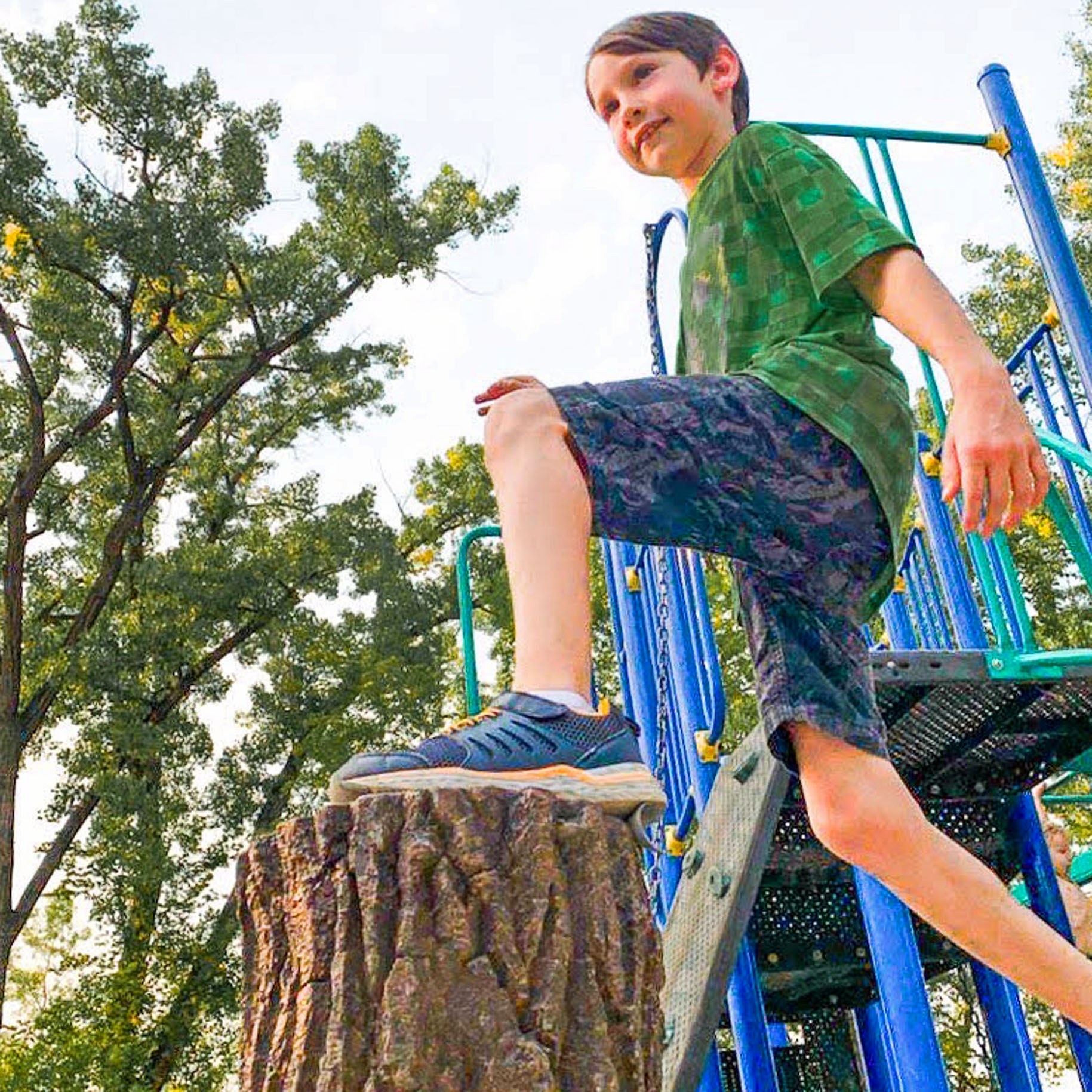 Log Steppers - Nature Playground Canada - Blue Imp